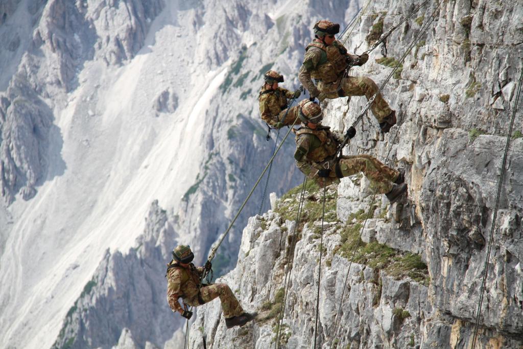 Tre nuovi istruttori scelti di alpinismo al 6° Alpini - Associazione ...