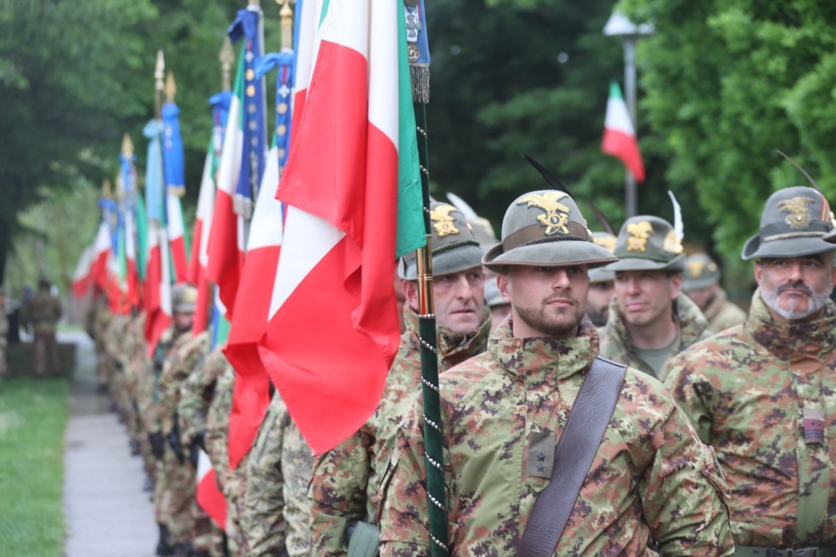 Le celebrazioni per il 150° del Corpo degli Alpini a Napoli ...
