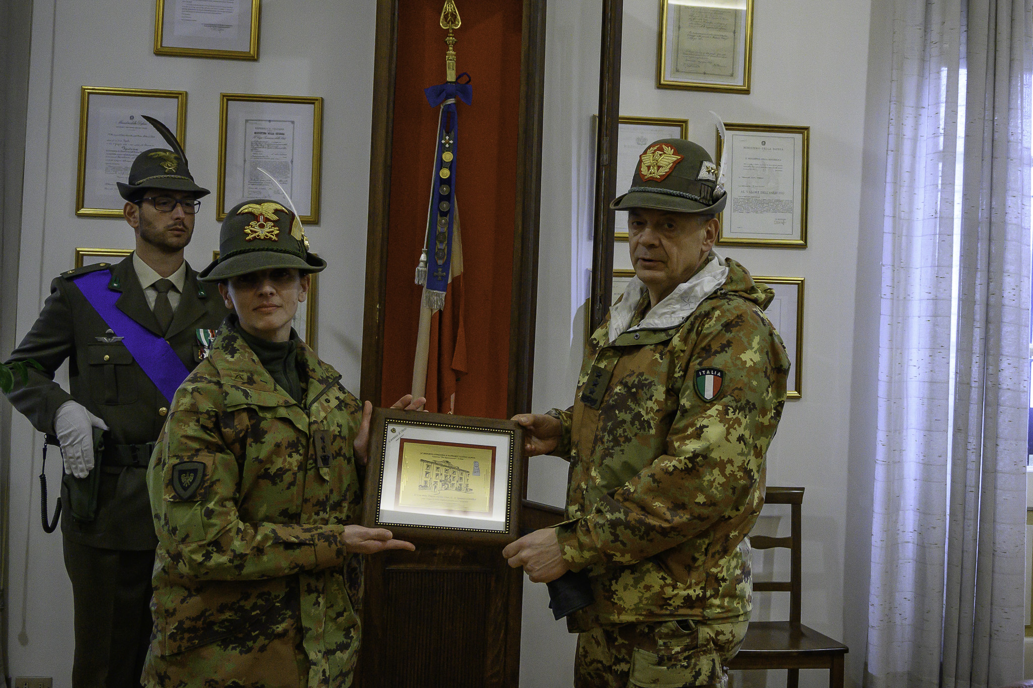 Il saluto del comandante delle Truppe Alpine alla Julia - Associazione ...